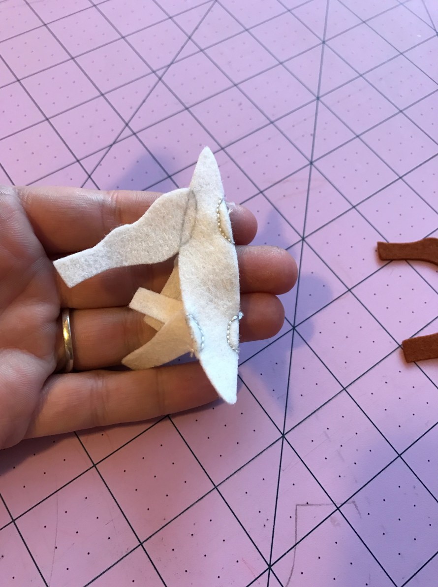Felt Miniature Animals Tutorial – Part One – The Wild Knoll